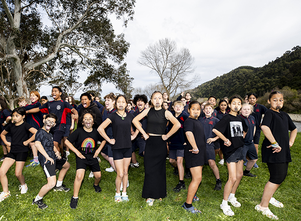 Waiata at te awa celebrate te reo Māori – Education Gazette