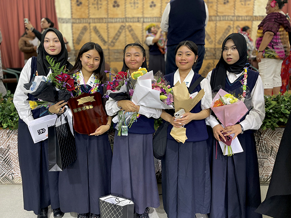 Former refugee students reach new heights at Mangere College ...