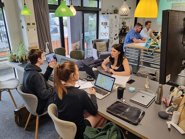 E Whiti! E Whiti! Giving ākonga the tools to solve real-world problems ...