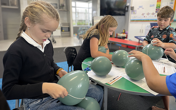 Ākonga become scientists to clear the air on pollution – Education Gazette